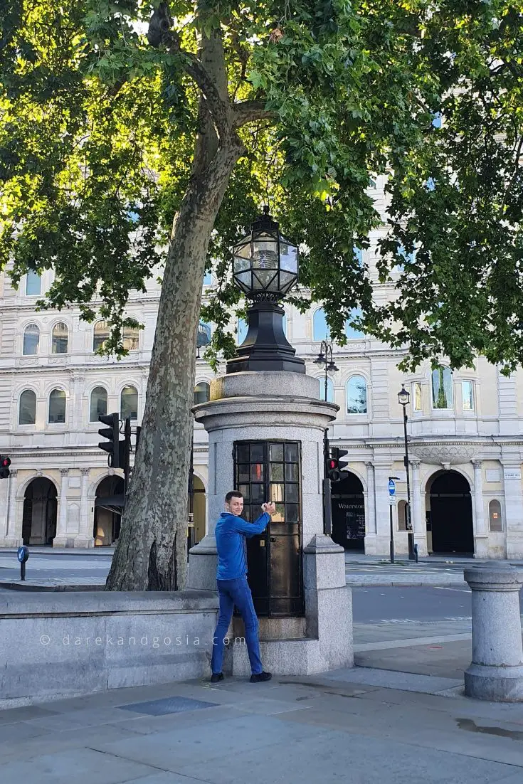 Trafalgar Square in London - what to do in Trafalgar Square?