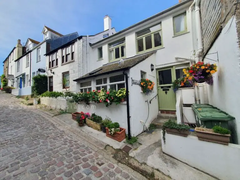 Mum, I'm moving to Cornwall - 17 Most beautiful places to live!